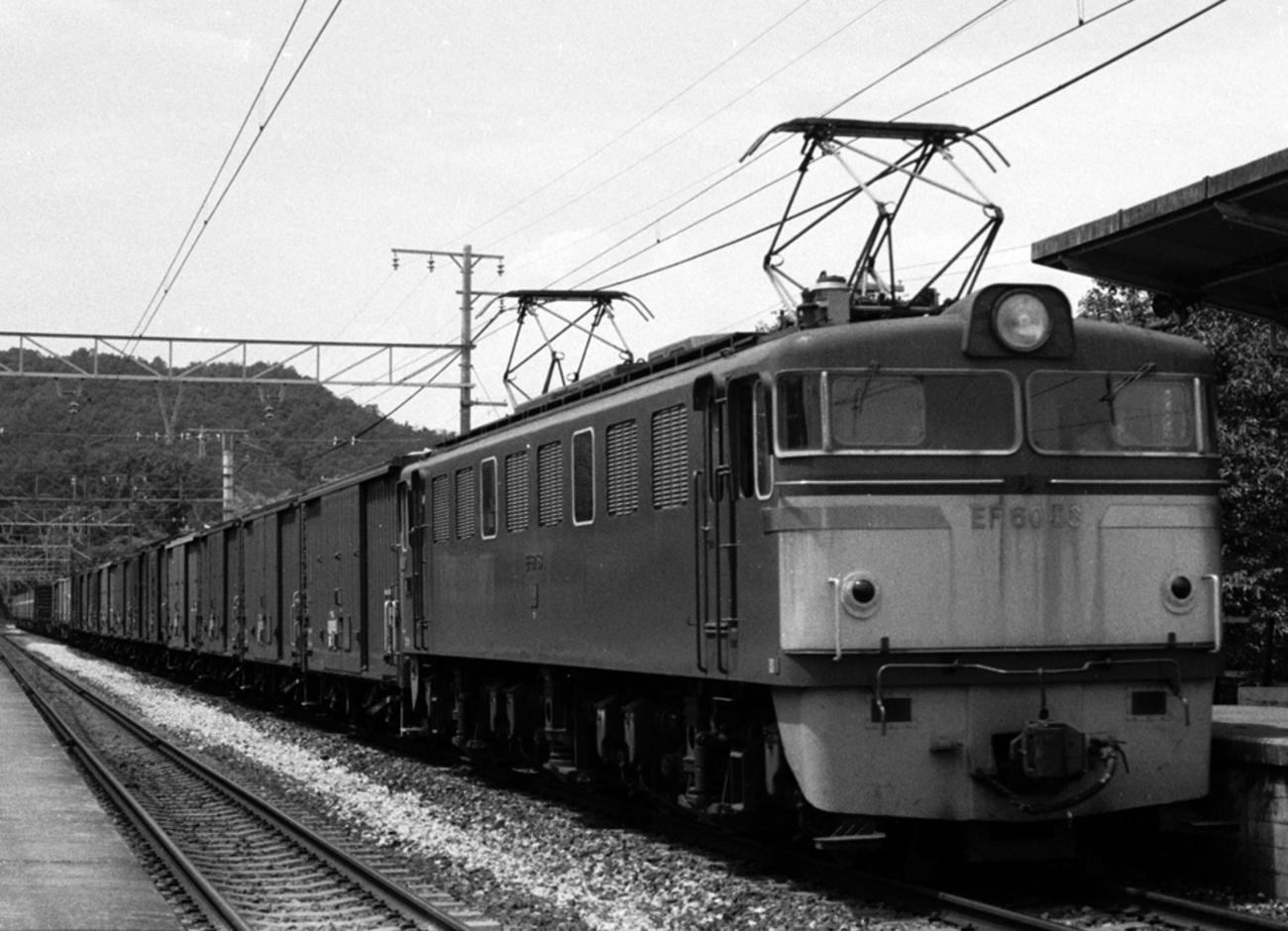 18両の小世帯で東海道・山陽路で奮闘した旅客用電機 EF61形【2】 - 旅メモ ～旅について思うがままに考える～