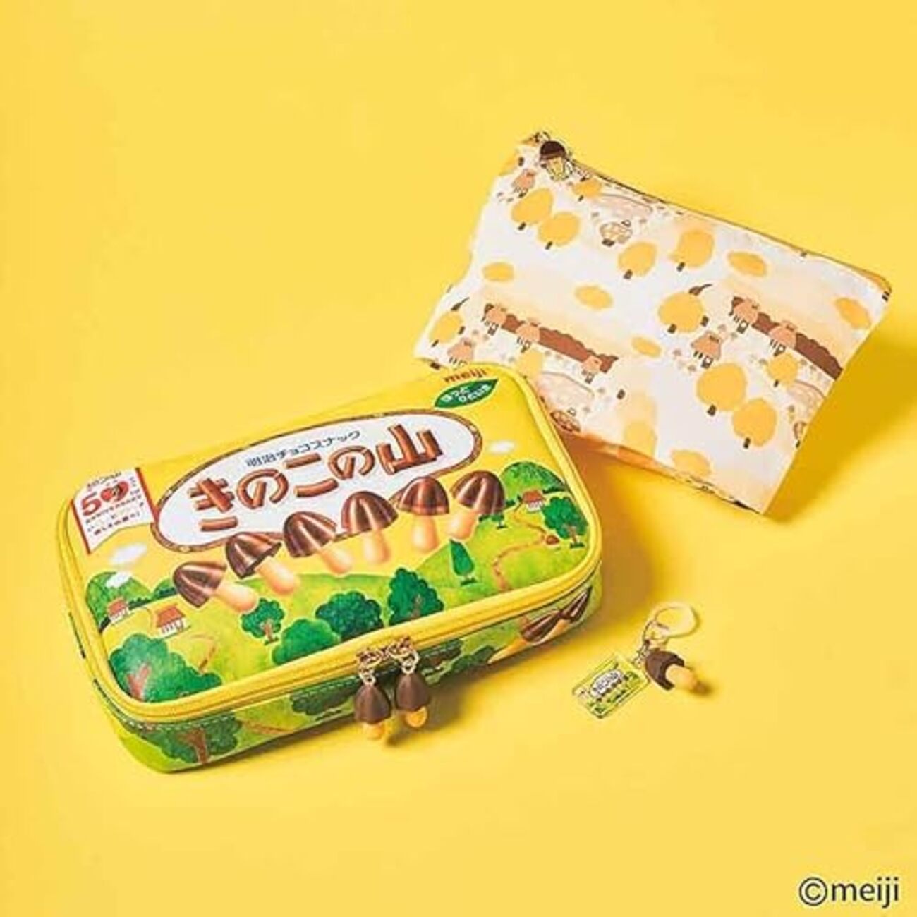 【雑誌】付録：明治きのこの山 ポーチ2点＆チャーム『MonoMax (モノマックス) 2025年12月号増刊』2025年11月8日発売 - TREND RECOMMENDER