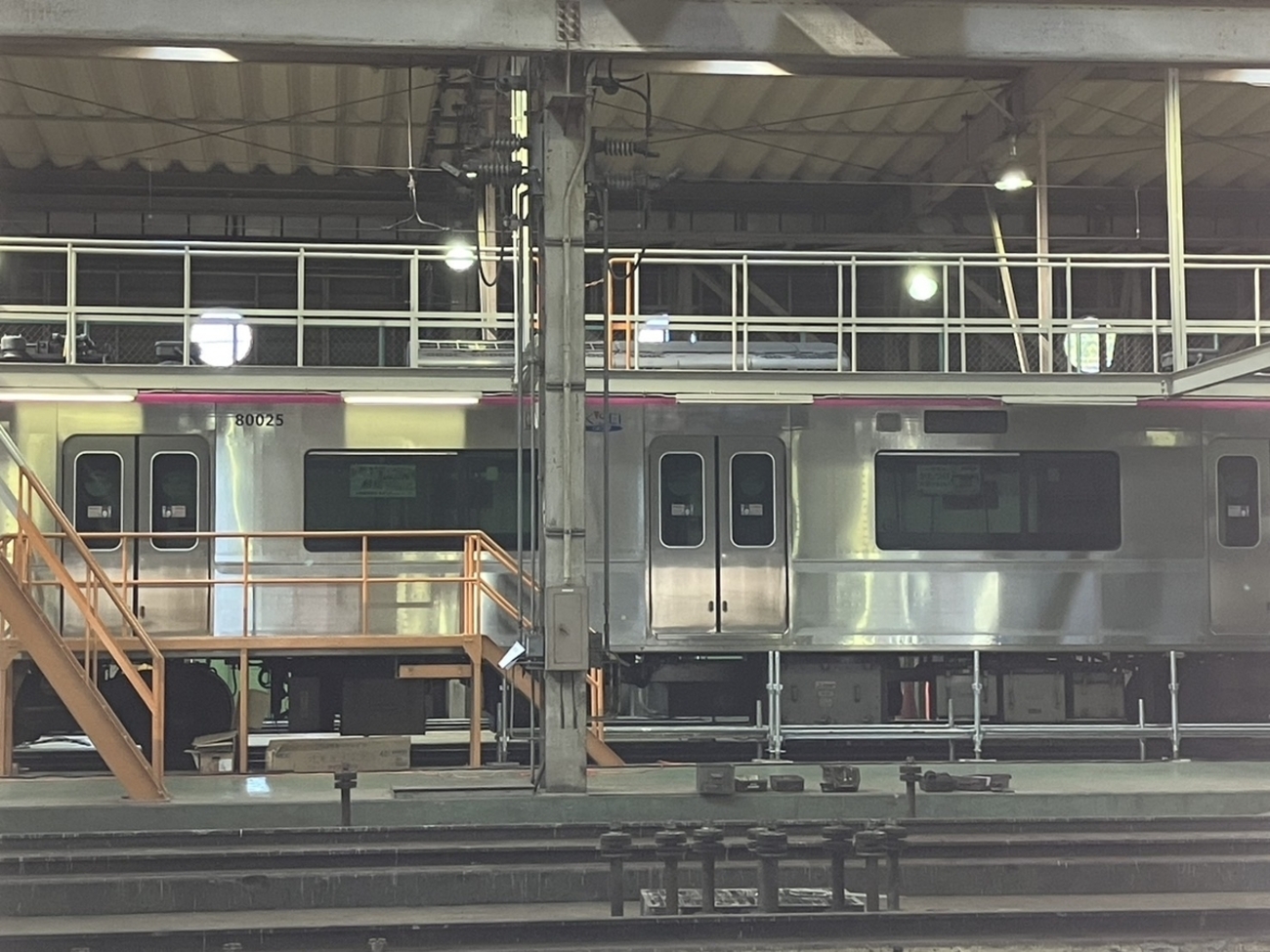 京成松戸線の車体色変更第2番目は80026がN818より先か、後か？ - 平行普通列車