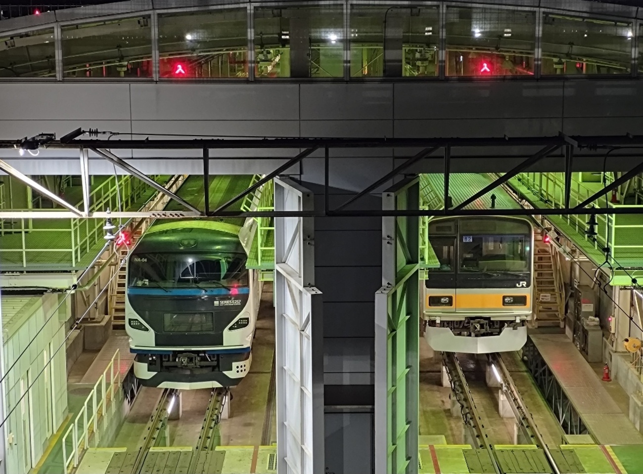 E493系で旅立つのか？それとも訓練？E493系が209系トタ82編成の前に！夜の東大宮ウォッチング - てつとおの鉄道新ブログ