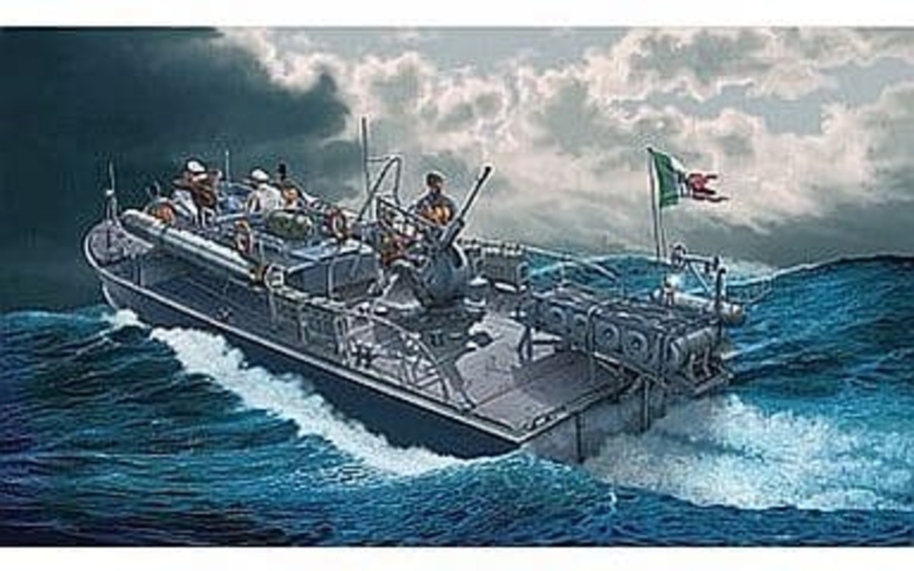 今プラモデルの1/35 イタリア海軍魚雷艇MAS 500級＆クルー6体(エッチングパーツ/資料写真集付) 「魚雷艇シリーズ」にいい感じで ...