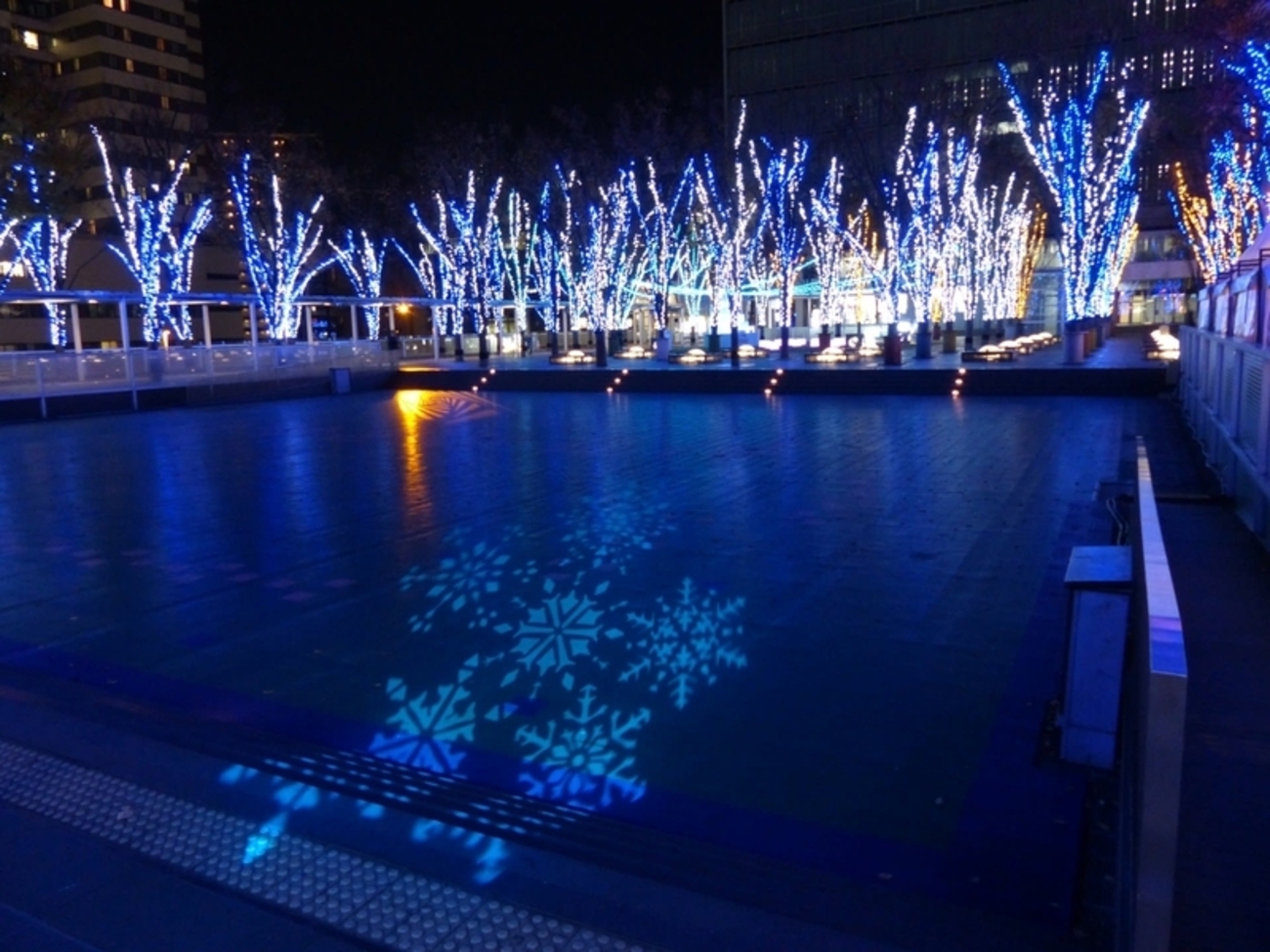 けやきひろばのイルミネーション＜Panasonic LUMIX DMC-FZ200＞ - 『ケーキなどを焼いてみる』tecchox’s blog