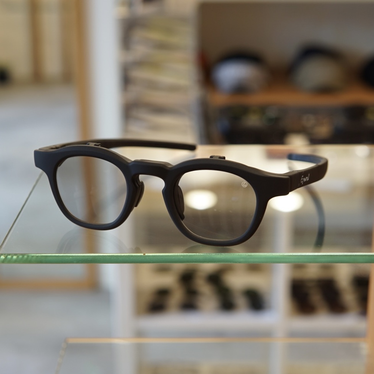 「Eyevol（アイヴォル）」初！跳ね上げサングラス登場！ - リトルアクトな日々