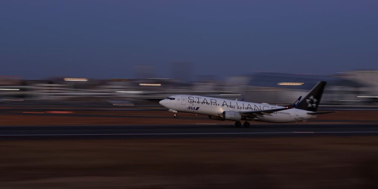 飛行機(ANA STAR ALLIANCE)離陸 - すぐ近くにある世界