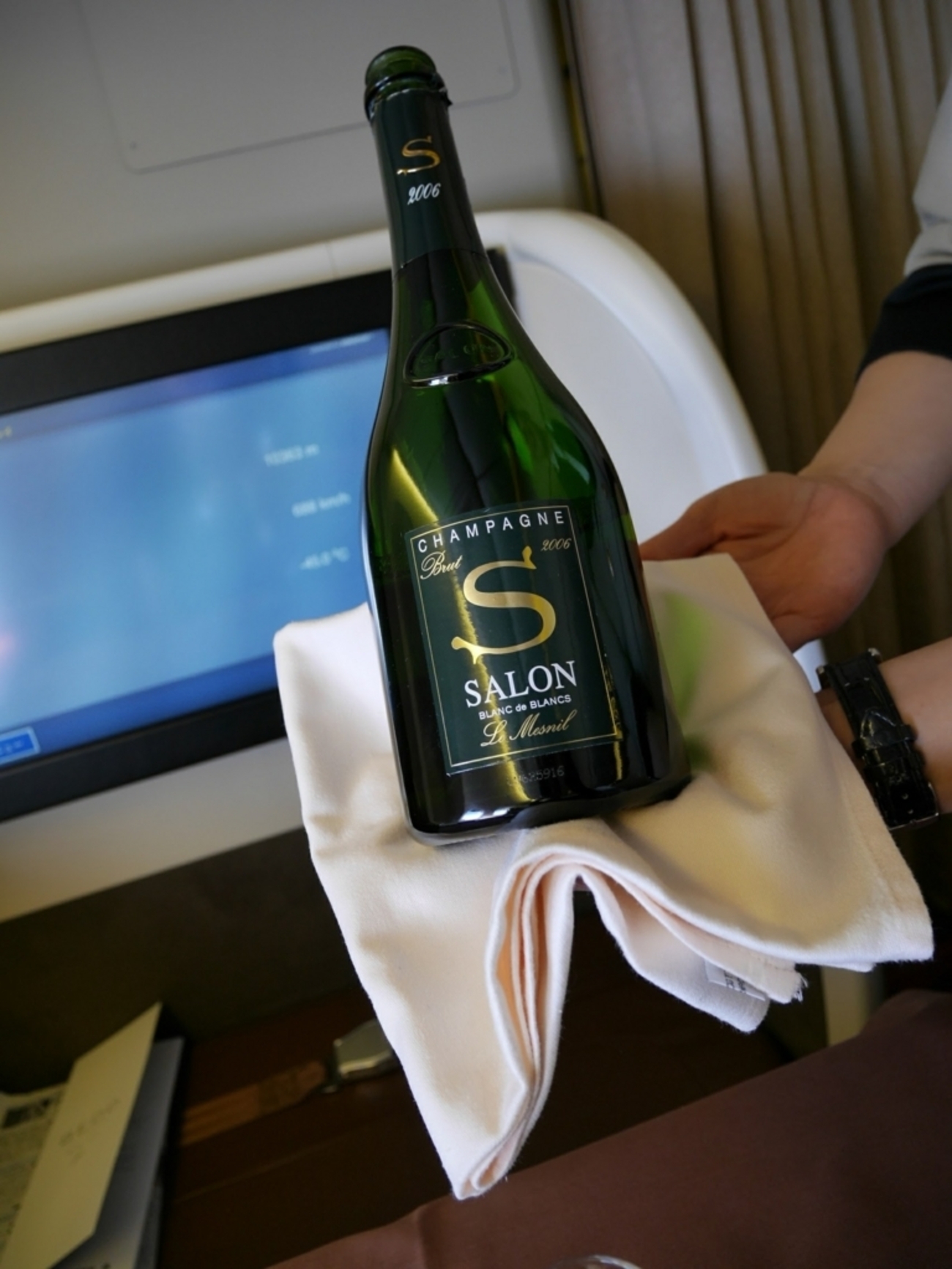 日本航空725便 ファーストクラス 成田‐ジャカルタ 搭乗記 JAL SUITEシートとフライト概要編 JL725 First Class ...