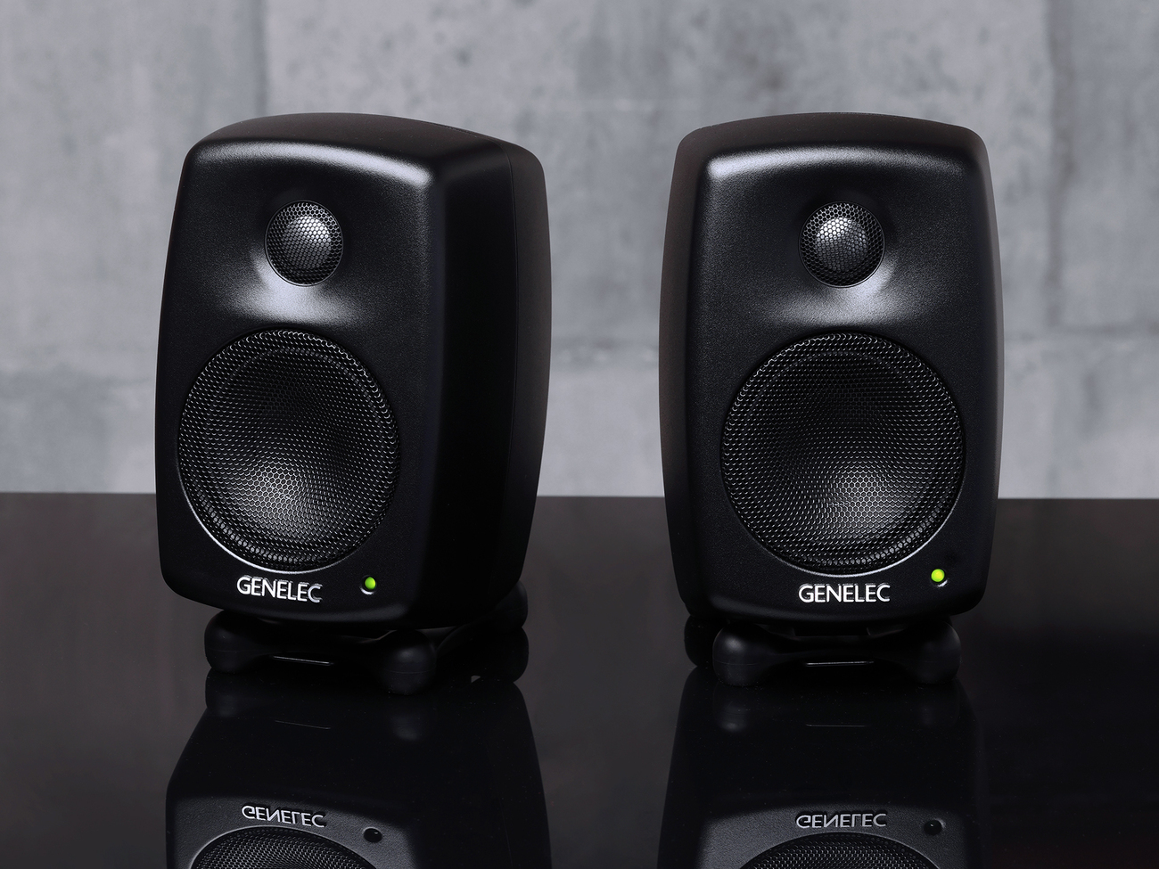 Genelecの2ウェイ・モニター8000 & 8300シリーズに、待望のブラックモデルが登場！ - サンレコ 〜音楽制作と音響のすべてを ...