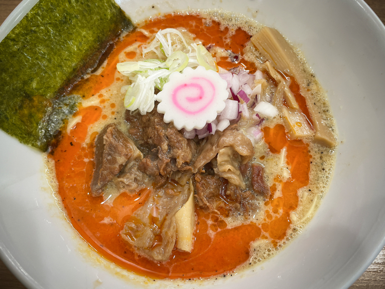 麺屋くろ松 牛すじと自家製ラー油の卵とじらーめん - Ramen a go go