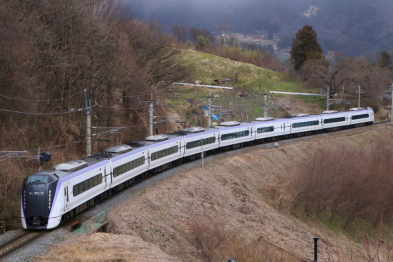 E353系S104編成出場に伴う回送 - ガタゴト日誌