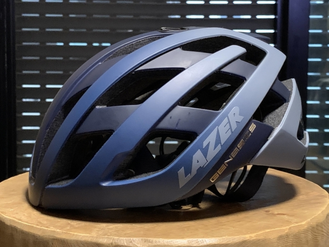 LAZER Genesis-AF オンロード用にヘルメットを追加購入 - 自転車好きのこそっとした話な