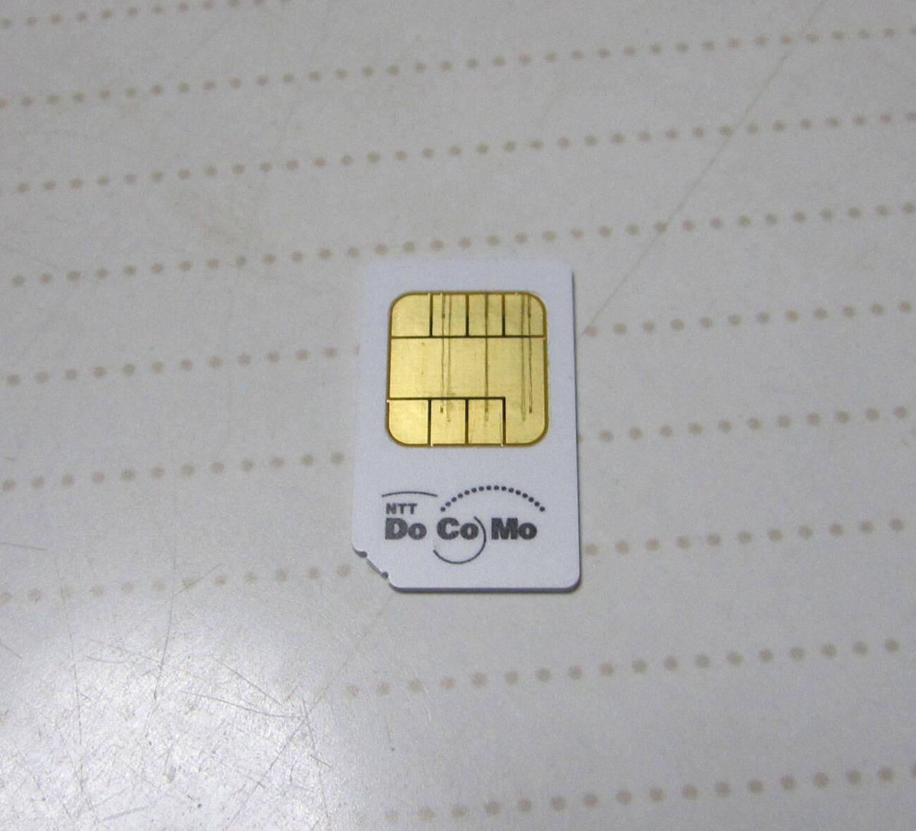 UIMカード（SIM）を加工してmini UIMカード（microSIM）に変更する - tetsu_9thの目指せXXX万Blog