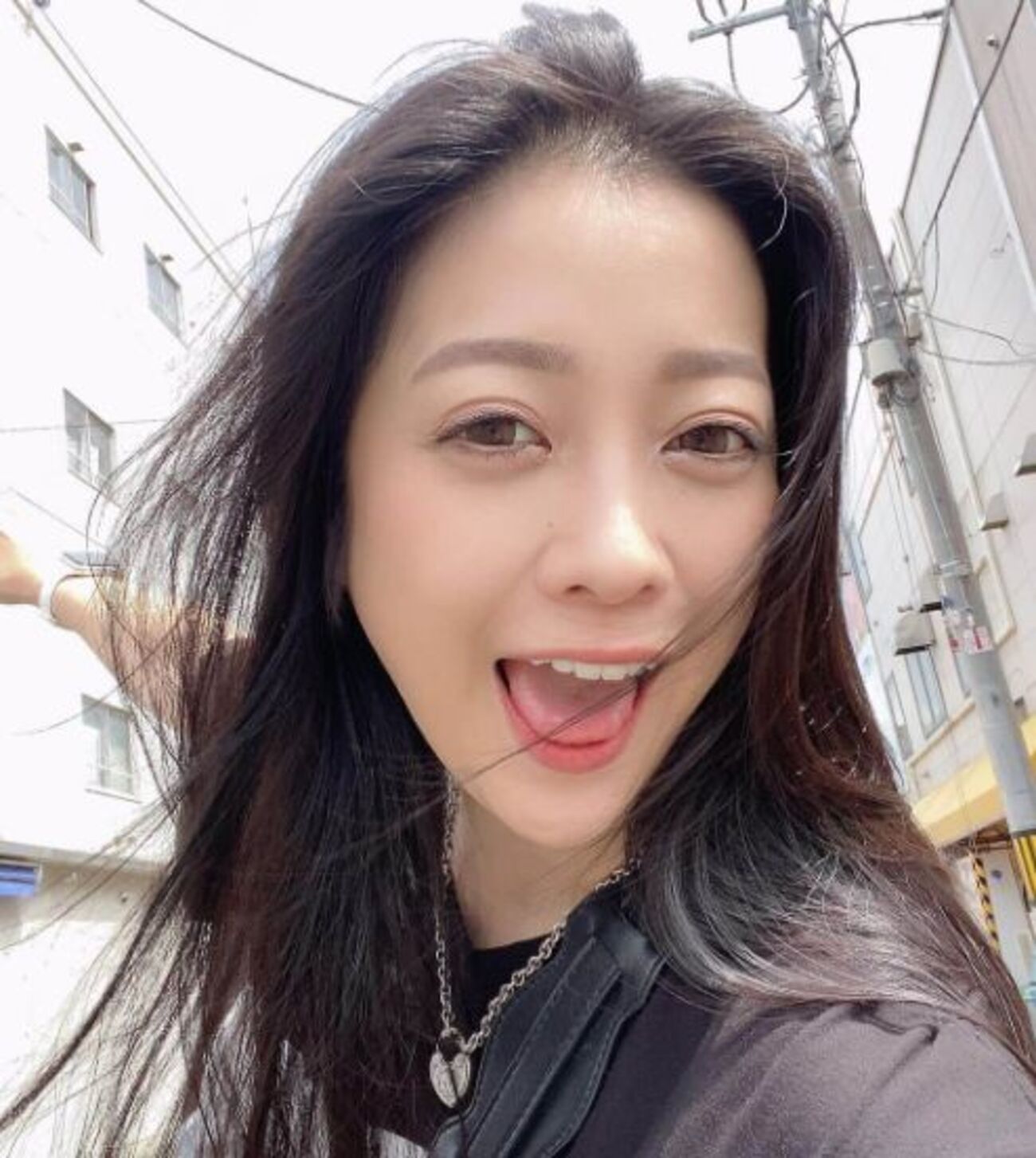 小向美奈子が結婚宣言の真相に迫る！夫になる予定のTHOGOとは - 龍ブログ