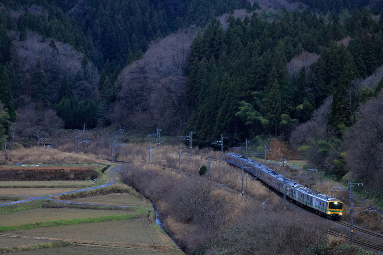 夜明け直後の羽越本線を北上する、E493系牽引の仙石線用205系8連の廃車回送を撮る！(矢引俯瞰編) - 続 うっかり鉄の鉄道風景写真撮影記