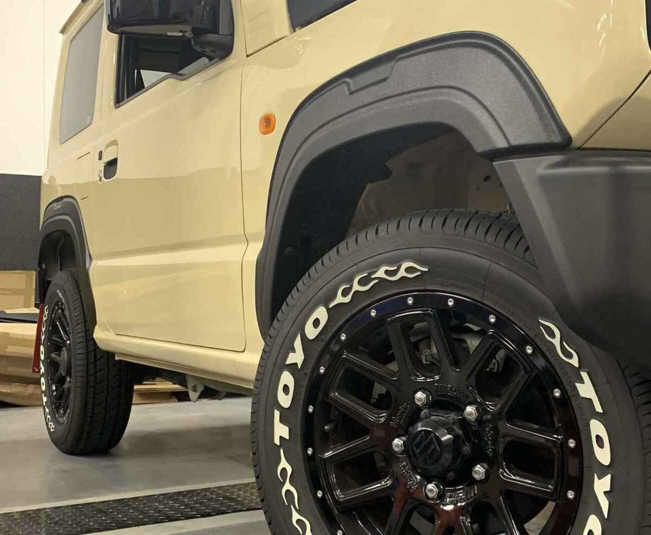 JB64ジムニーのオーバーフェンダーおすすめ5選｜車検対応9㎜以内で手軽にスタイルアップ！ - ジムニーフリーク！