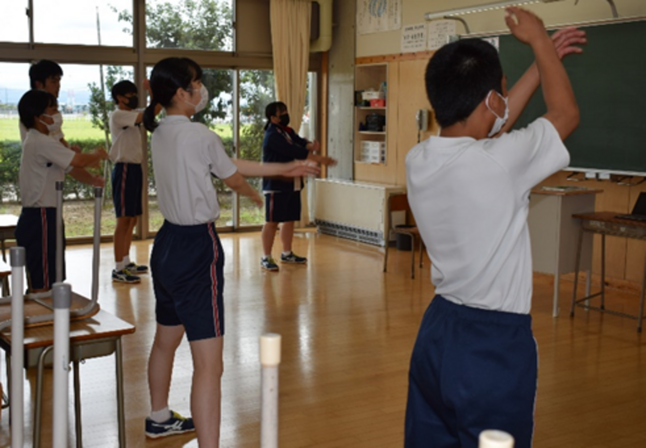 爽快！運動会ダンス練習楽しんでいます！ - 射水市立新湊南部中学校