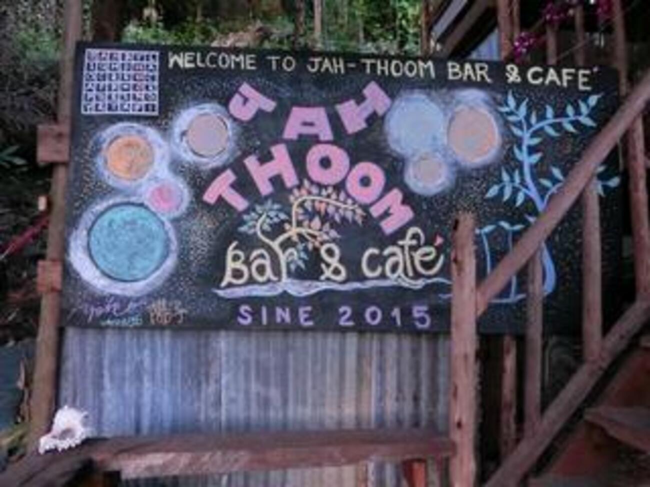 クート島のミュージックバー ジャートゥームカフェバー Jah Thoom Bar and Cafe - jocolamer’s diary