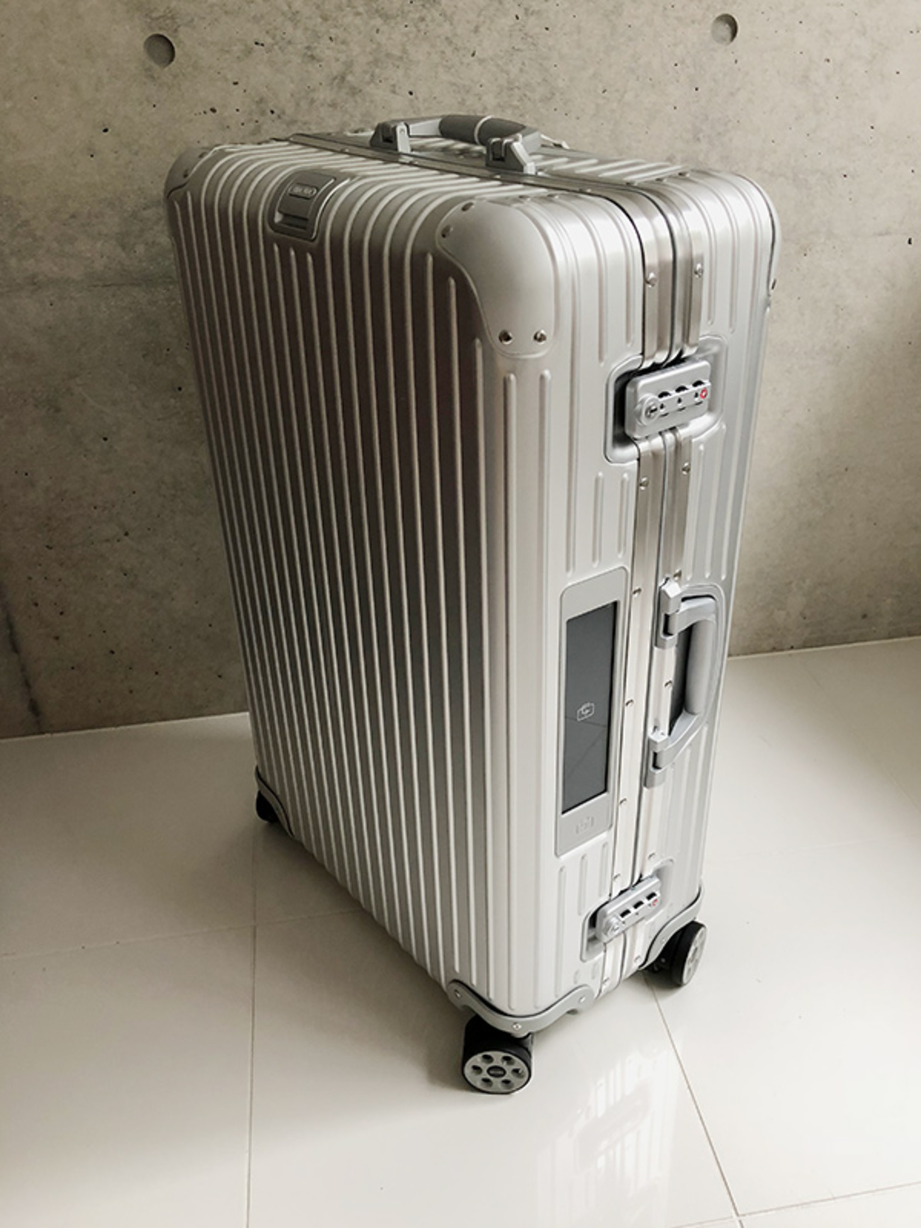 RIMOWA Topas Multiwheel Electronic Tag 82.0L レビュー - マイルでハワイ
