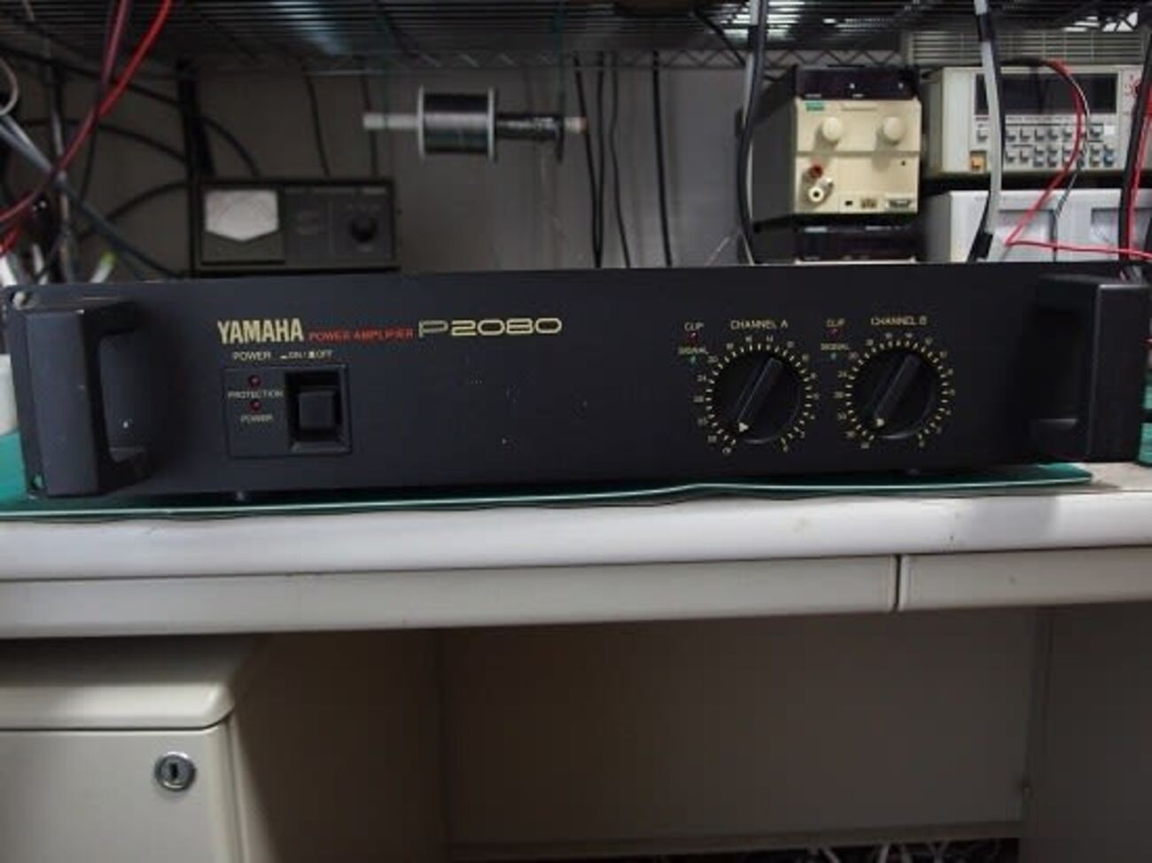 YAMAHA P2080 - ガラクタな部屋
